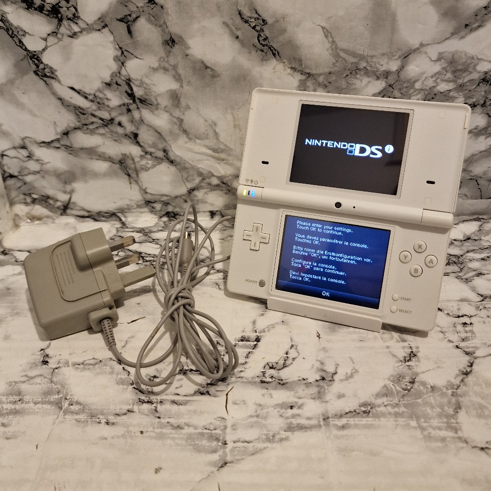 Pre-owned Nintendo DSi Handheld Console - White Pen & Charger Included ...
